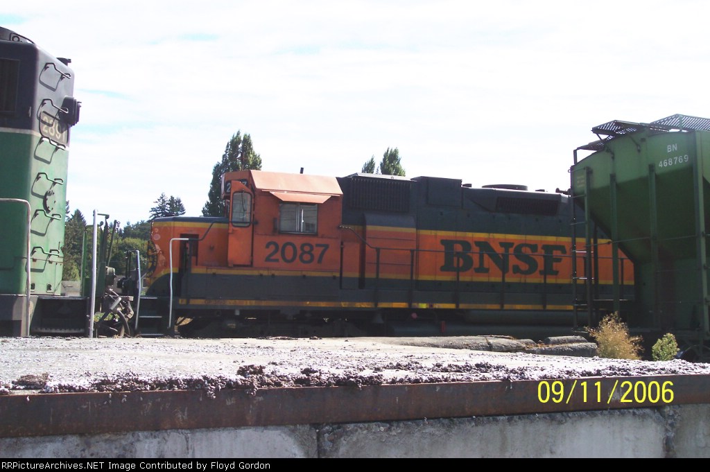 BNSF 2087